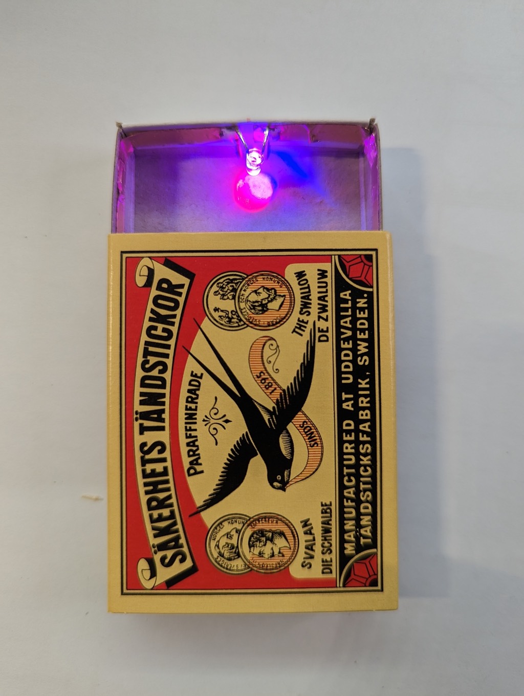 Matchbox LED surpise - Basic Soldering Projects